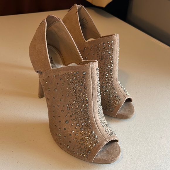 Jennifer Lopez | Shoes | Jennifer Lopez Heels | Poshmark